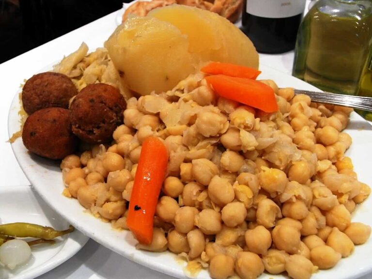Cocido madrilena, the traditional Spanish recipe